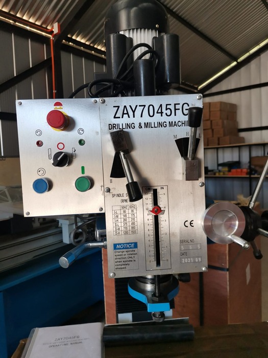 TALADRO FRESADOR ZAY7045FG :: herramientas